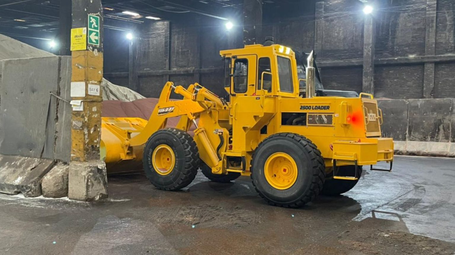 D2500 WHEEL LOADER - Dezzi Equipment