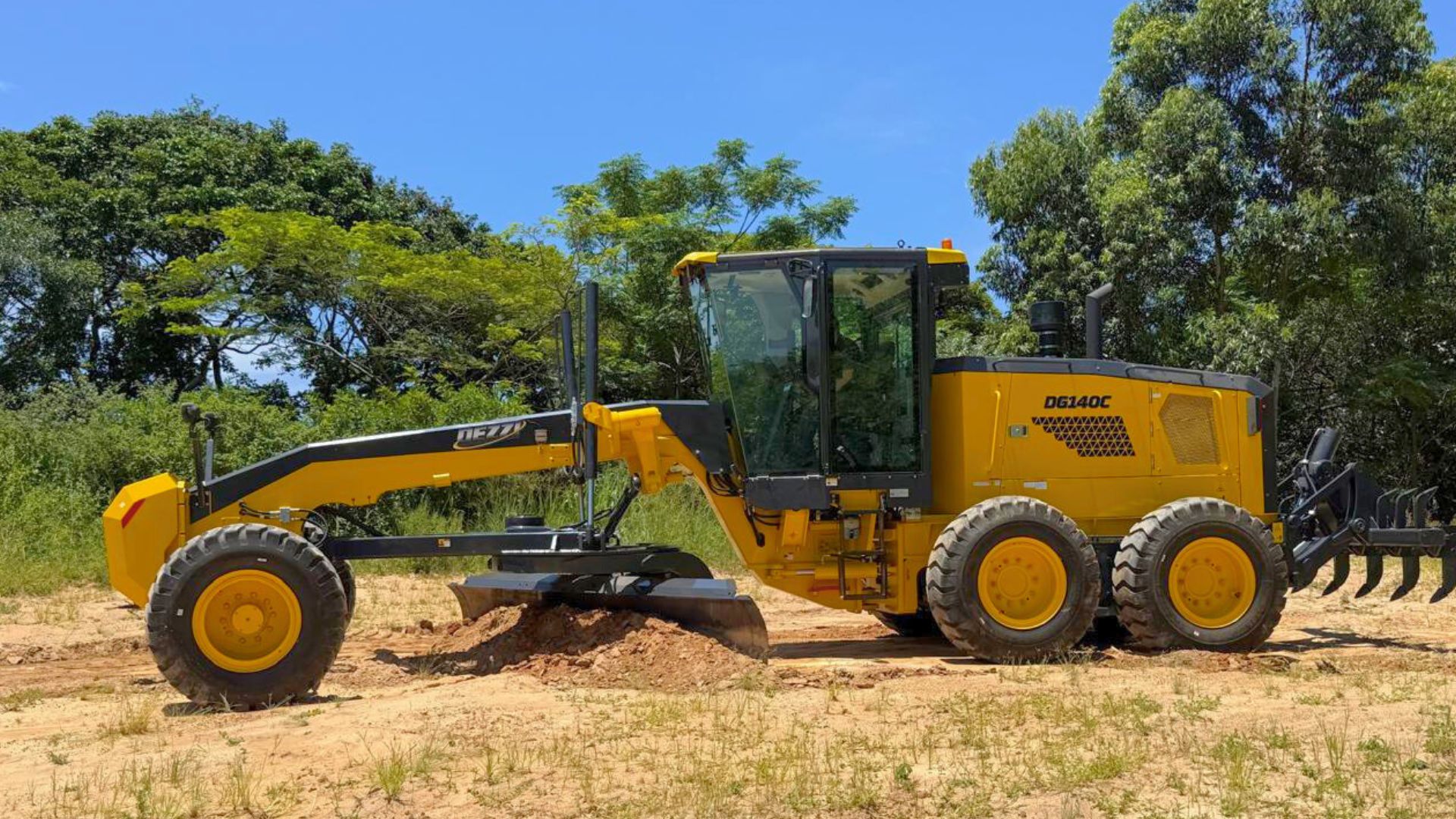 DG140C MOTOR GRADER - Dezzi Equipment